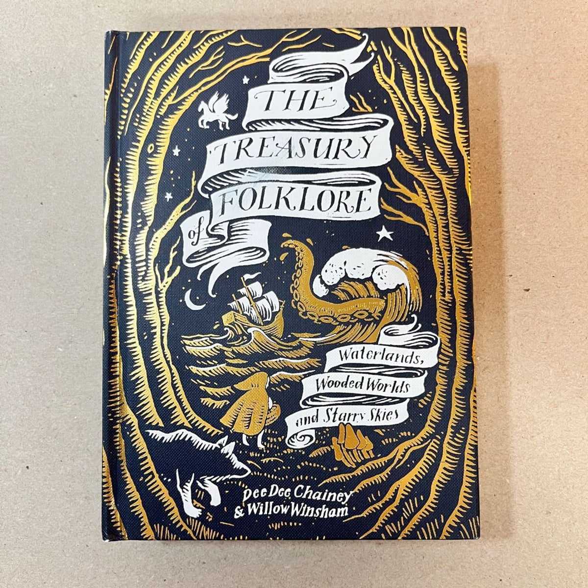 The Treasury of Folklore by Dee Dee Chainey, Willow Winsham