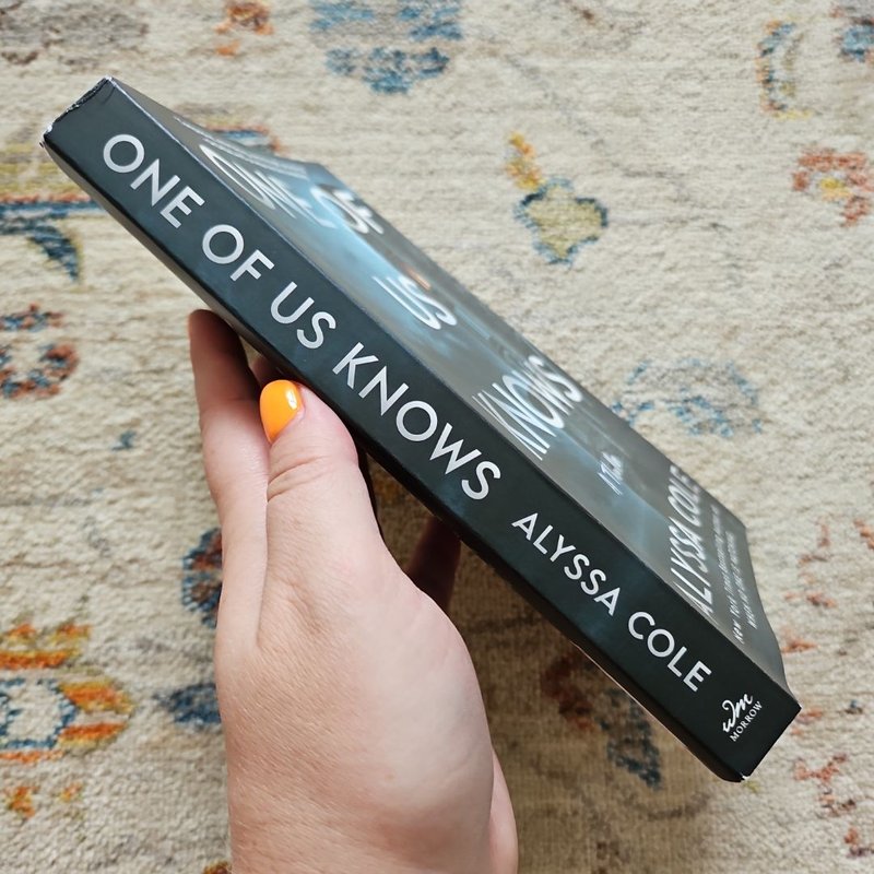 One of Us Knows by Alyssa Cole, Paperback | Pangobooks