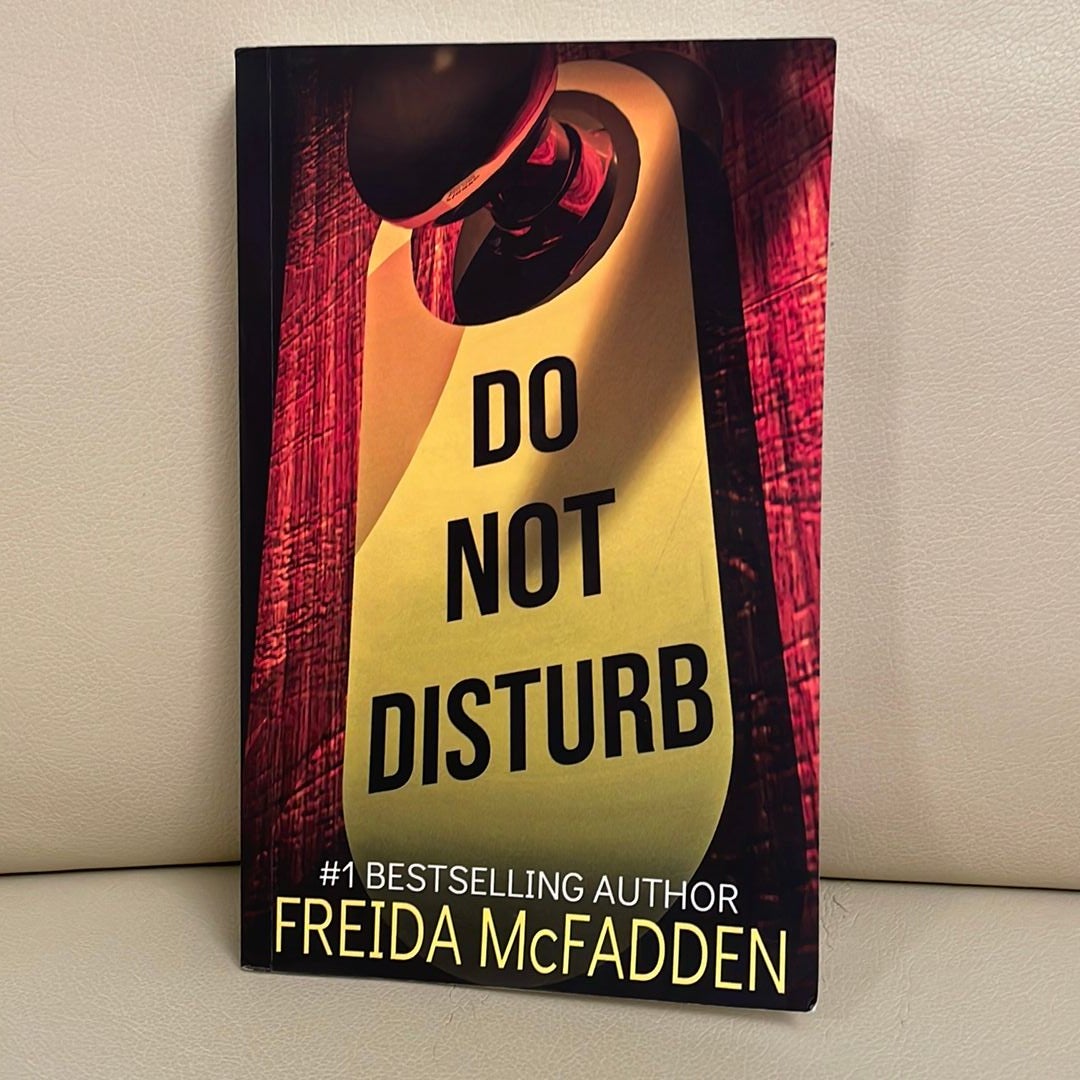 Do Not Disturb by Freida McFadden, Paperback | Pangobooks