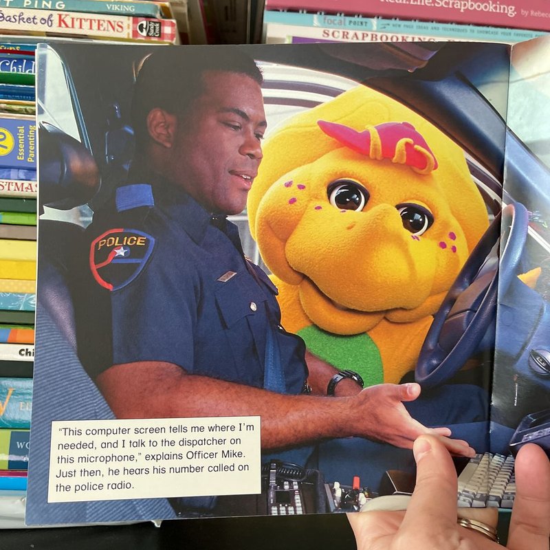 Barney & BJ Go to the Police Station by , Paperback | Pangobooks