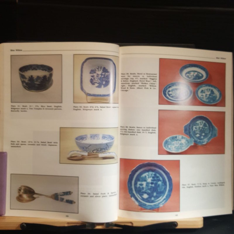 Blue Willow Identification and Value Guide by Mary Frank Gaston
