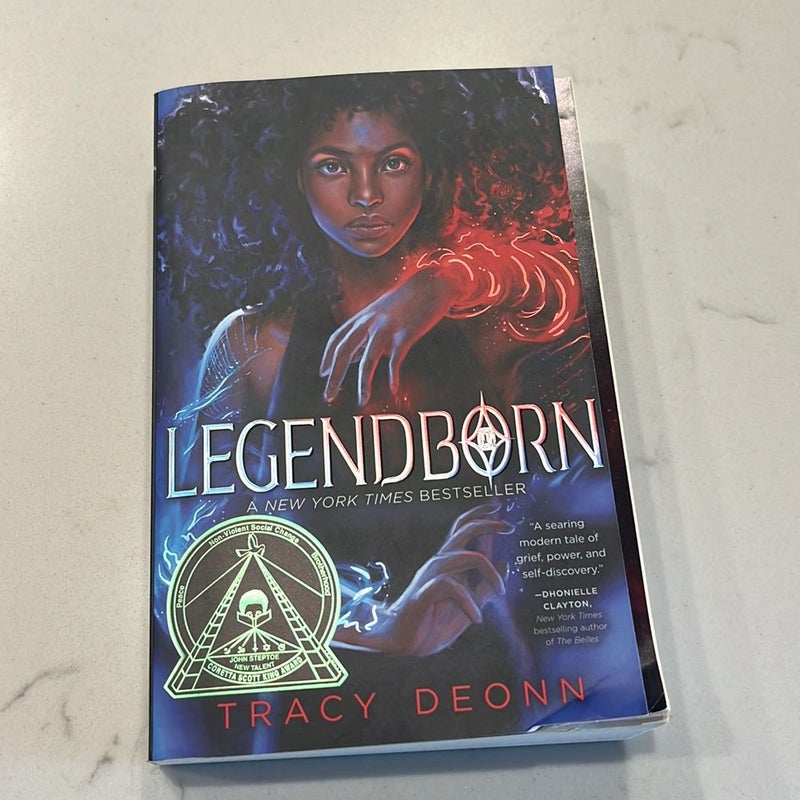 Legendborn by Tracy Deonn, Paperback | Pangobooks