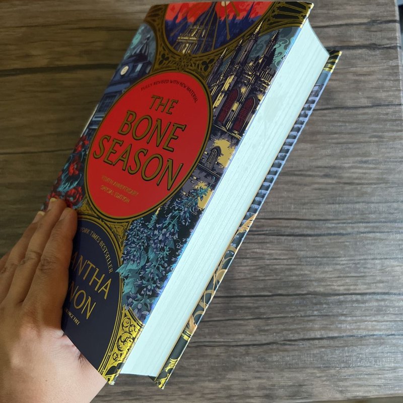 The Bone Season by Samantha Shannon, Hardcover | Pangobooks