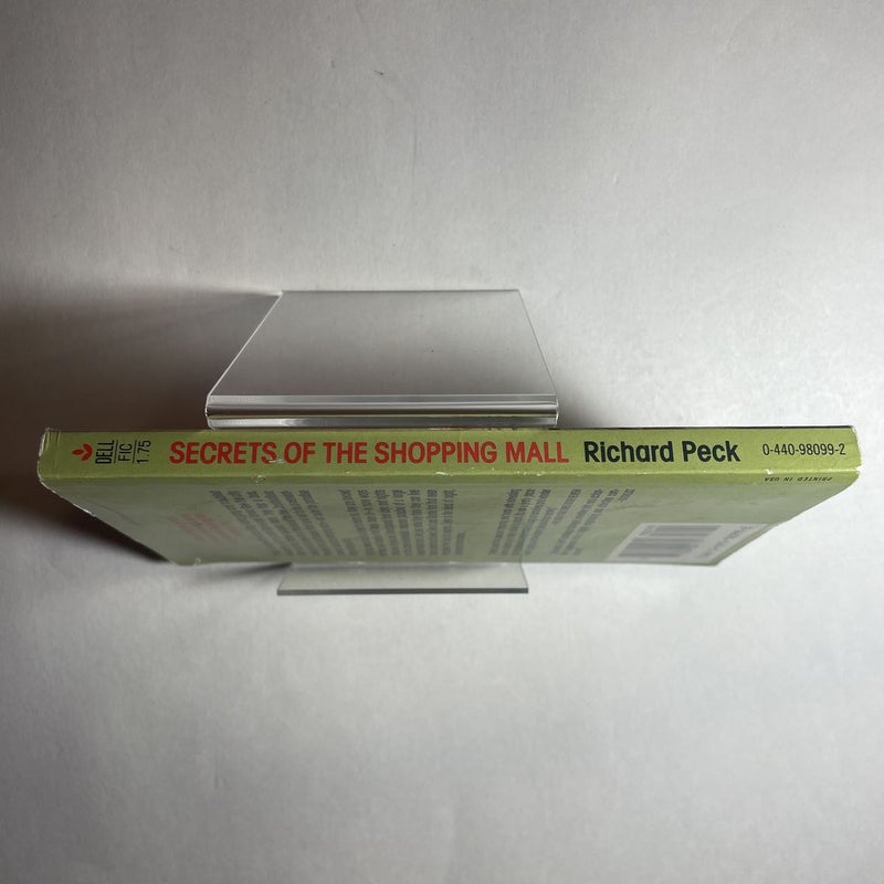 Secrets of the Shopping Mall by Richard Peck, Paperback | Pangobooks
