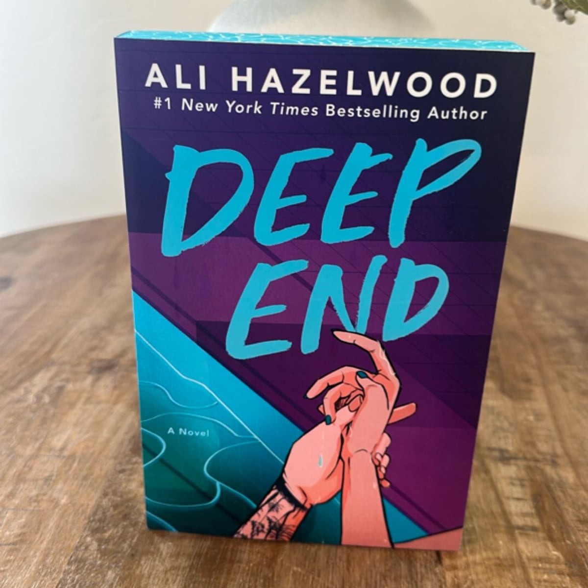 Deep End by Ali Hazelwood, Paperback | Pangobooks