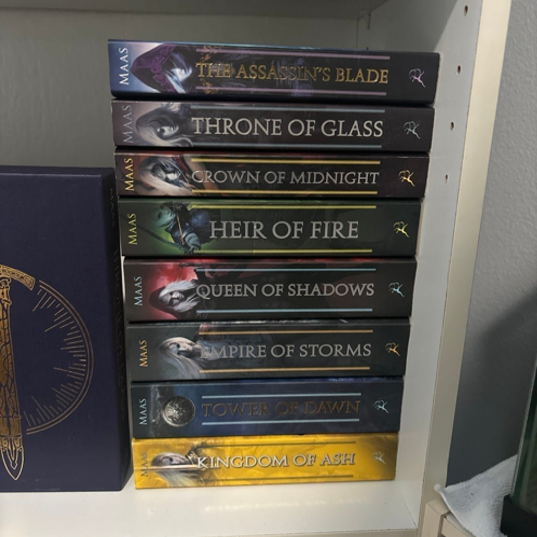 Throne of Glass OOP Paperback original covers by , Paperback | Pangobooks