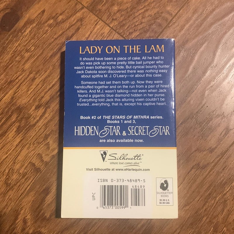 Captive Star by Nora Roberts, Paperback | Pangobooks