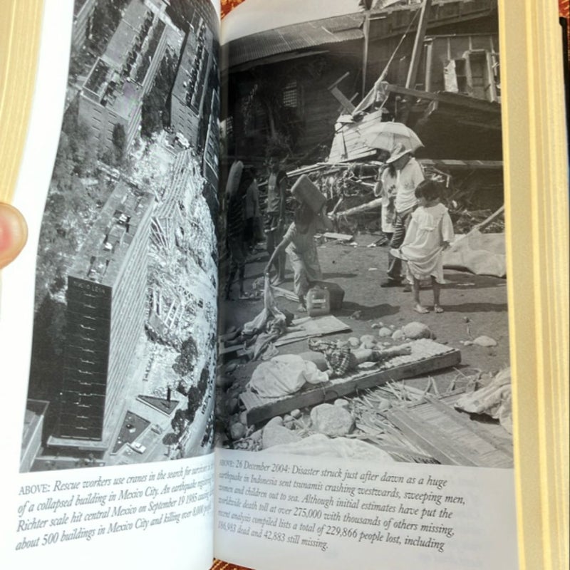 Natural Disasters That Changed the World by Rodney Castleden