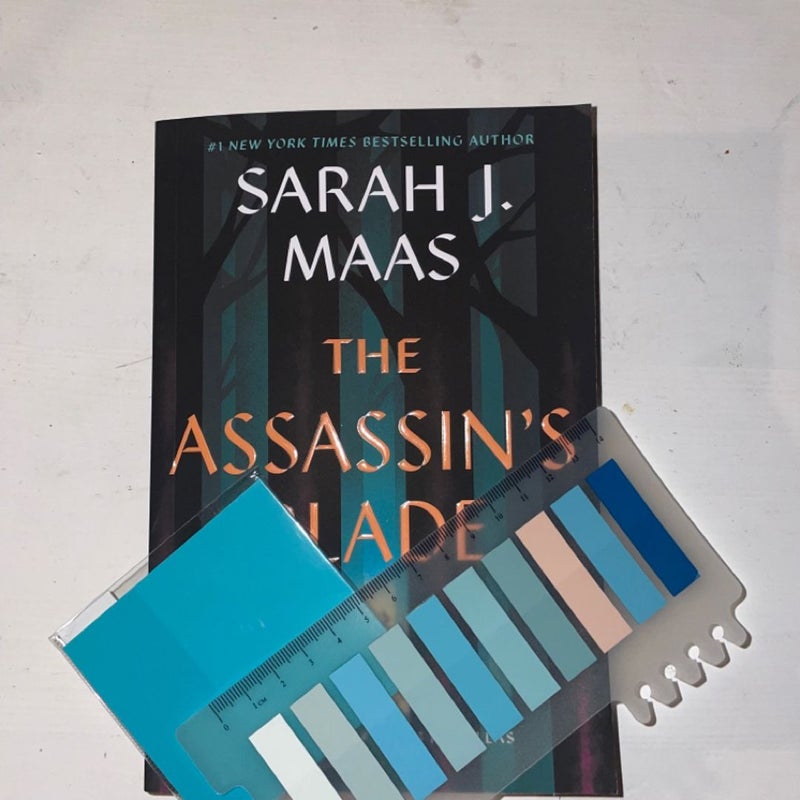 The Assassin's Blade by Sarah J. Maas, Paperback | Pangobooks