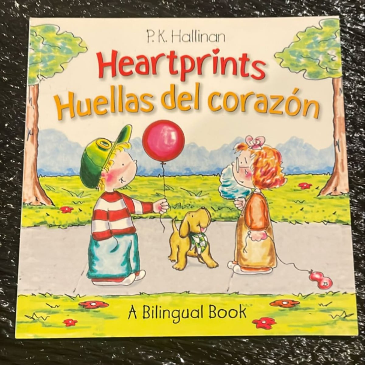 Heartprints / Huellas Del Corazon by P. K. Hallinan