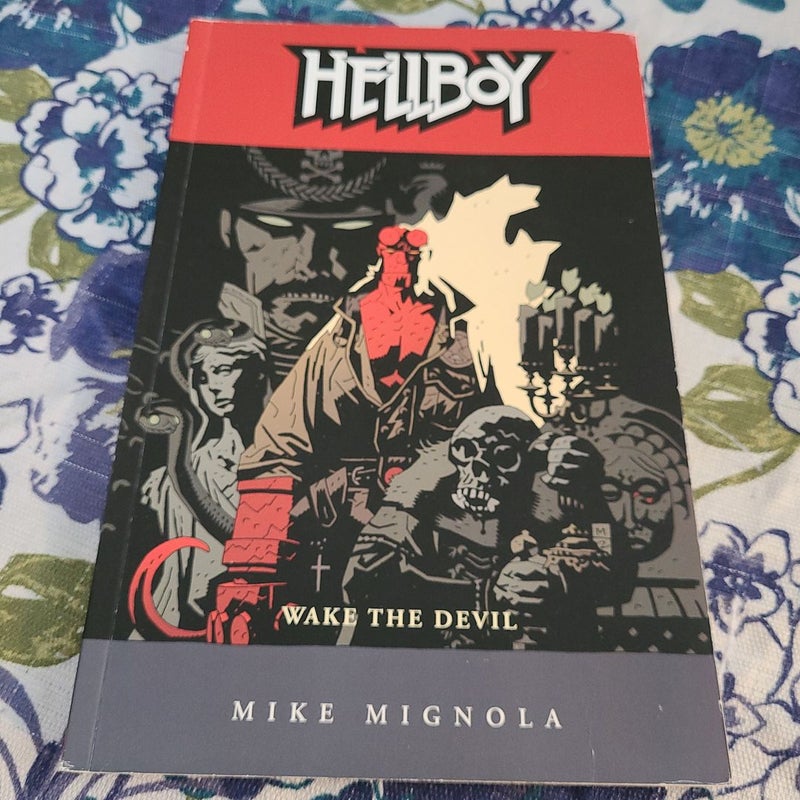 Hellboy Volume 2: Wake the Devil (2nd Edition) by Mike Mignola