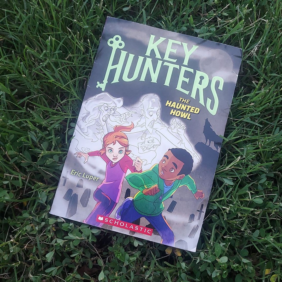 The Haunted Howl by Eric Luper, Paperback | Pangobooks