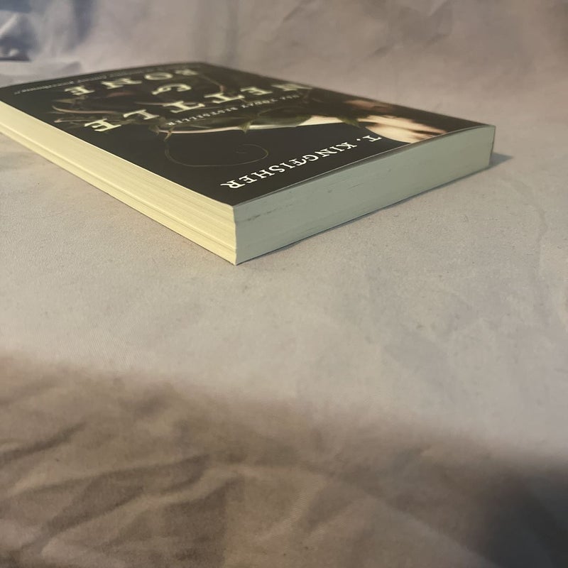Nettle and Bone by T. Kingfisher, Paperback | Pangobooks