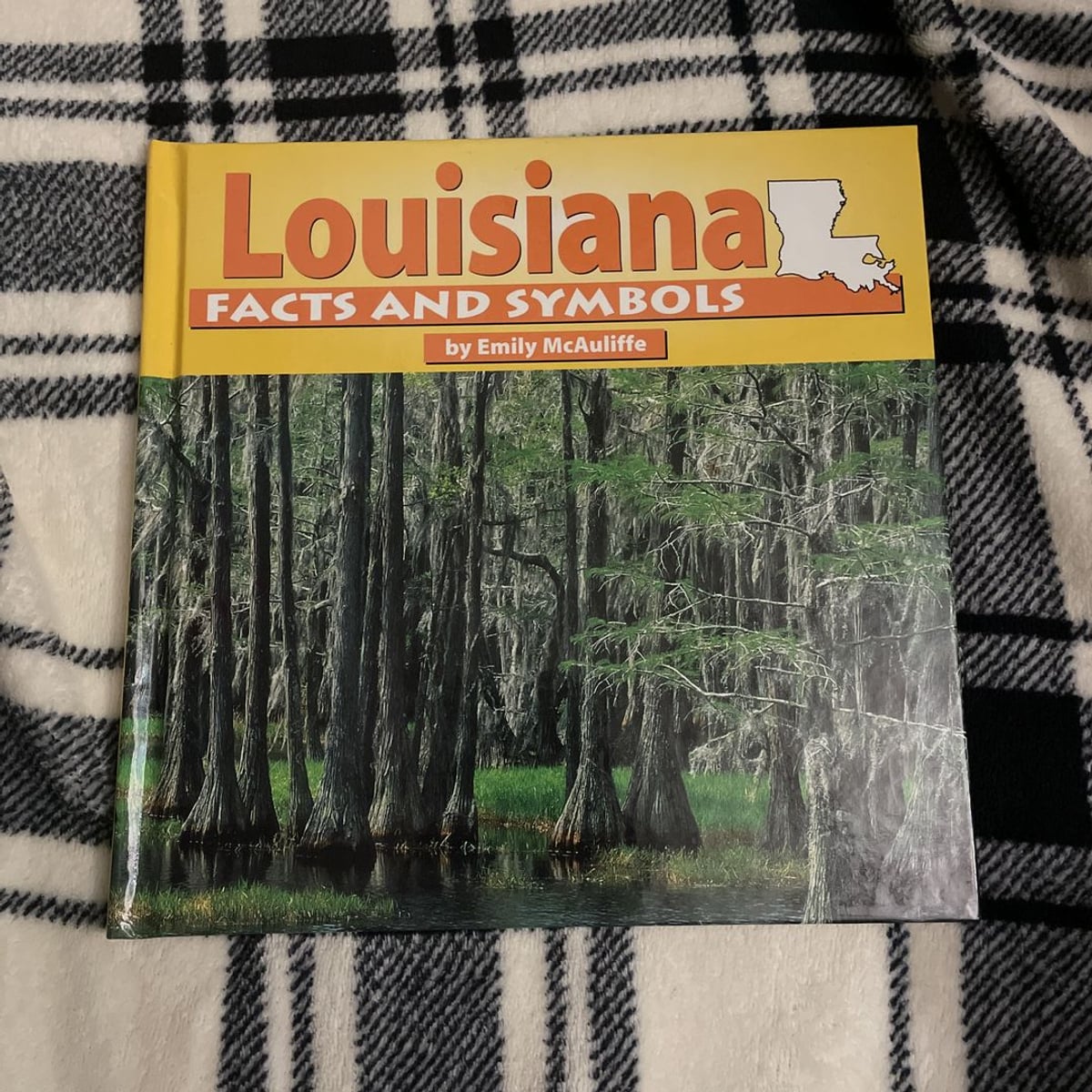 Louisiana Facts and Symbols by Emily McAuliffe