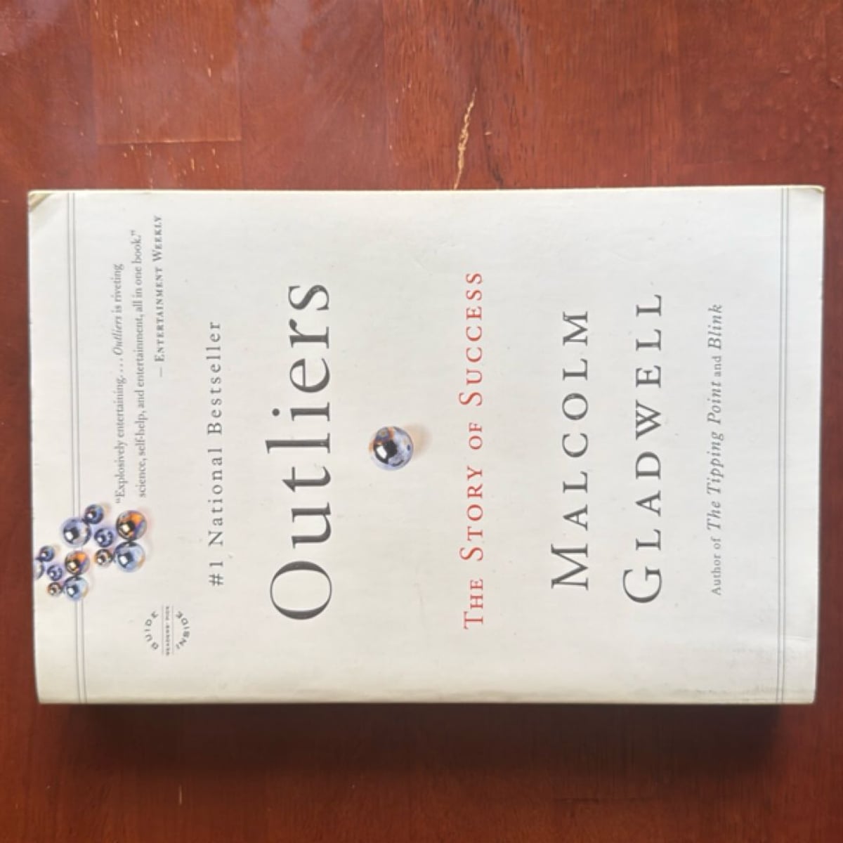 Outliers by Malcolm Gladwell, Paperback | Pangobooks