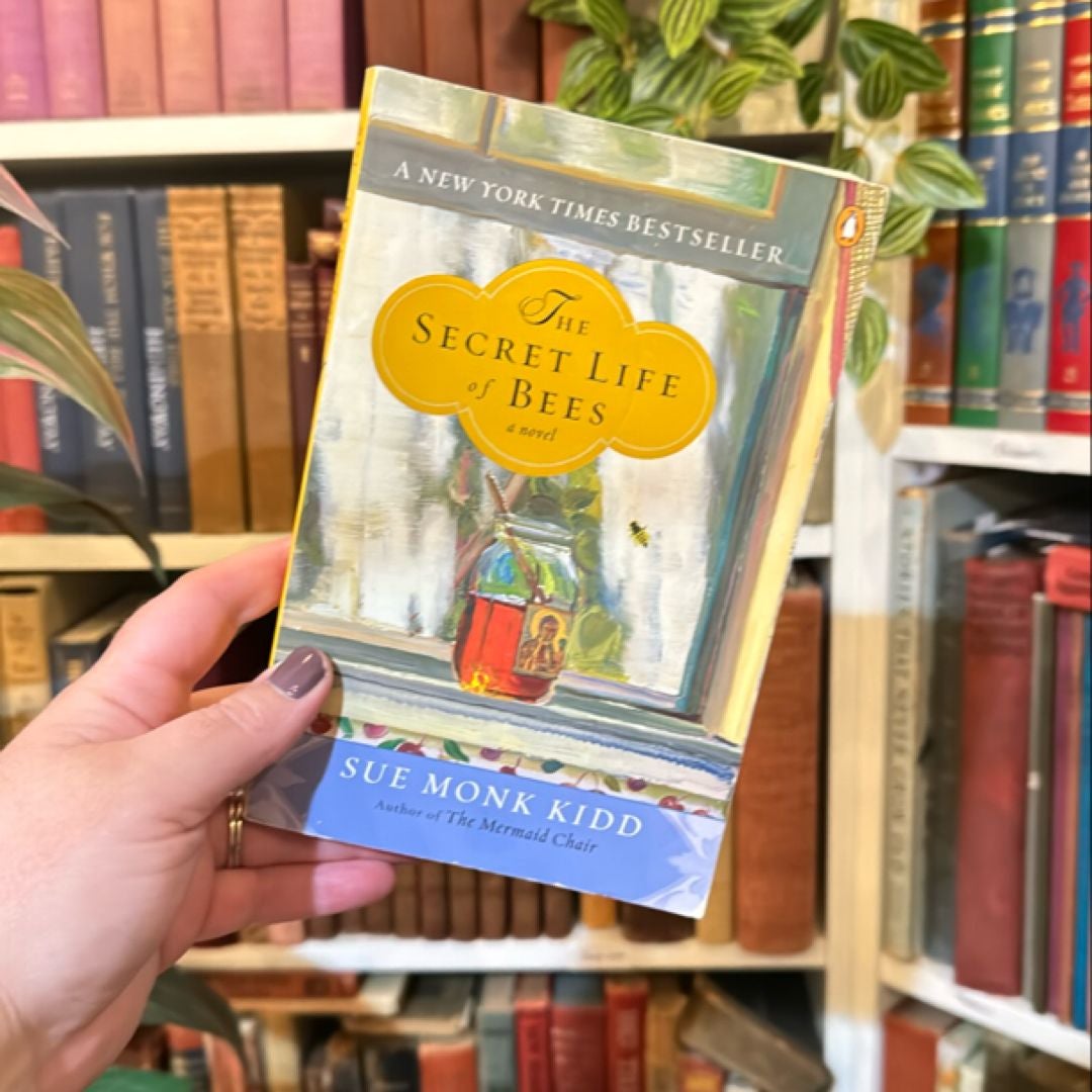 The Secret Life of Bees by Sue Monk Kidd, Paperback | Pangobooks
