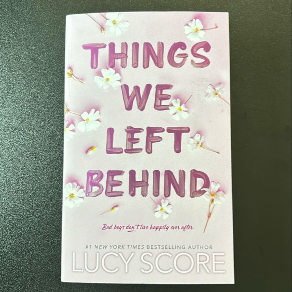 Things We Left Behind by Lucy Score, Paperback | Pangobooks
