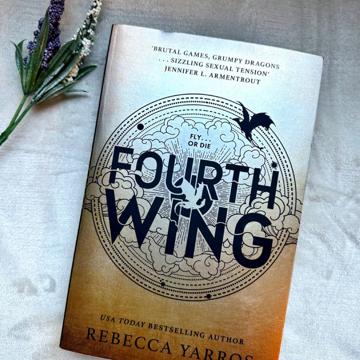 Fourth Wing by Rebecca Yarros, Paperback | Pangobooks
