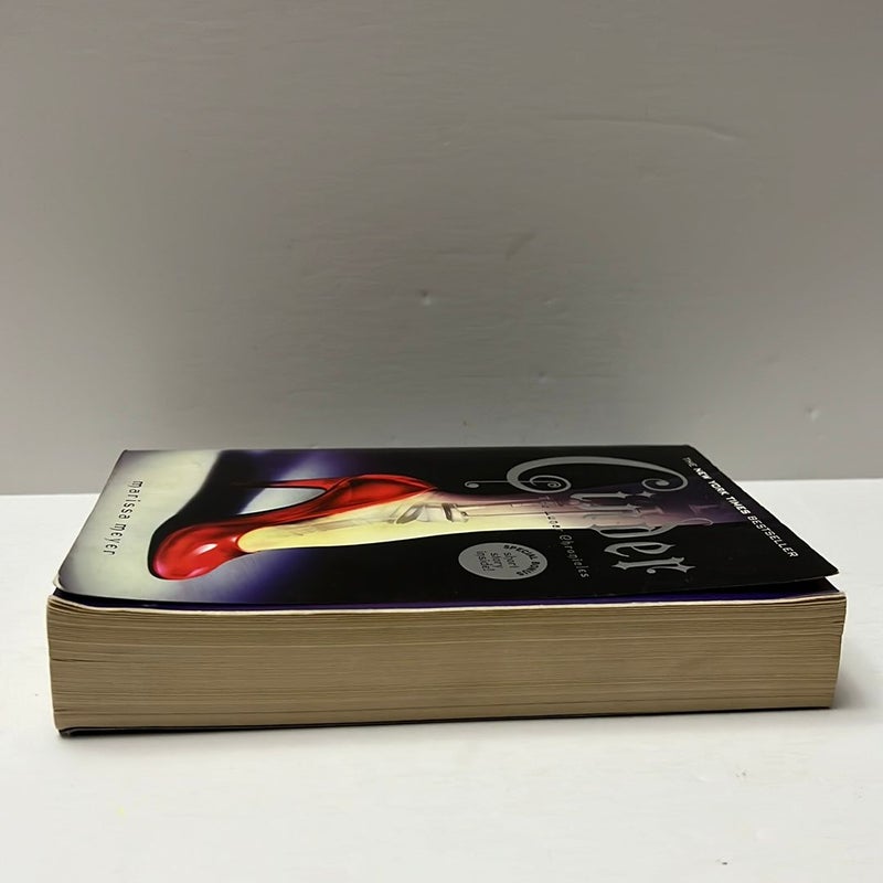 Cinder (Lunar Chronicles, Book 1) by Marissa Meyer, Paperback | Pangobooks