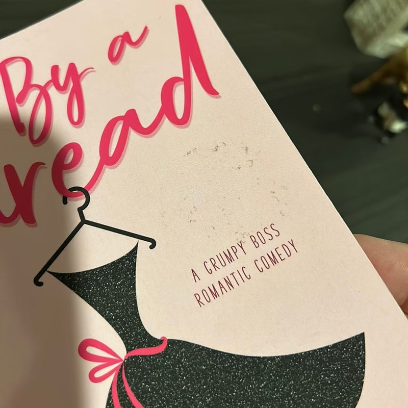 By a Thread by Lucy Score, Paperback | Pangobooks