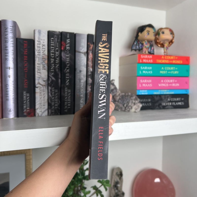 The Savage and the Swan by Ella Fields, Paperback | Pangobooks
