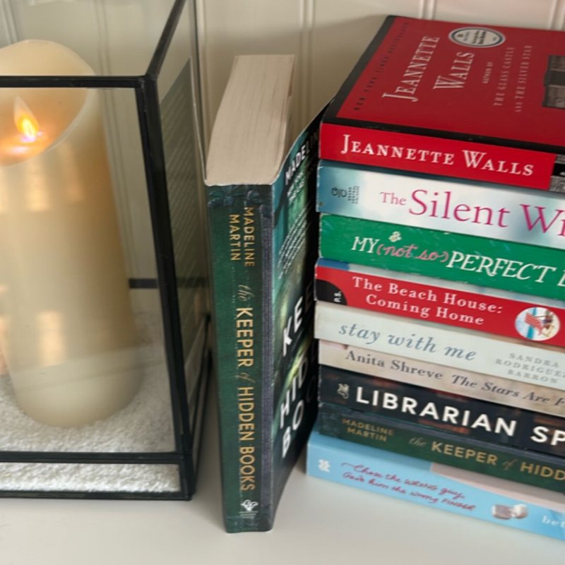 The Keepers of Hidden Books by Madeline Martin, Paperback | Pangobooks