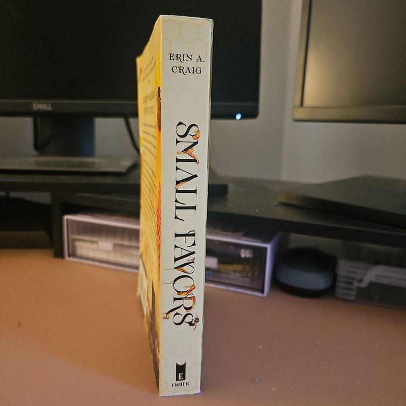 Small Favors by Erin A. Craig, Paperback | Pangobooks