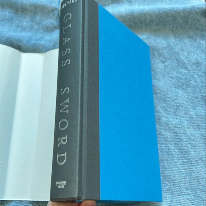 Glass Sword by Victoria Aveyard
