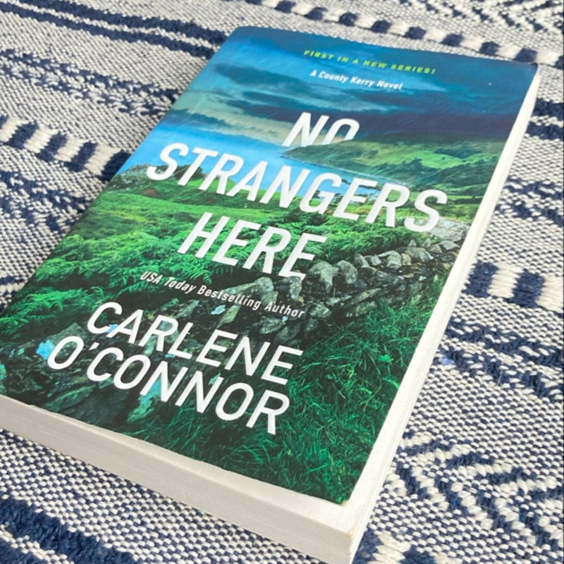 No Strangers Here by Carlene O'Connor, Paperback | Pangobooks
