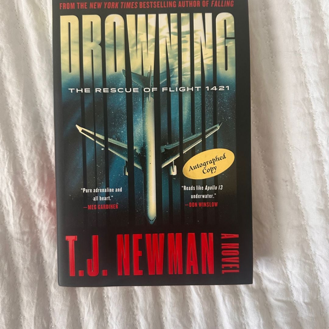 Drowning by T.J Newman , Hardcover | Pangobooks