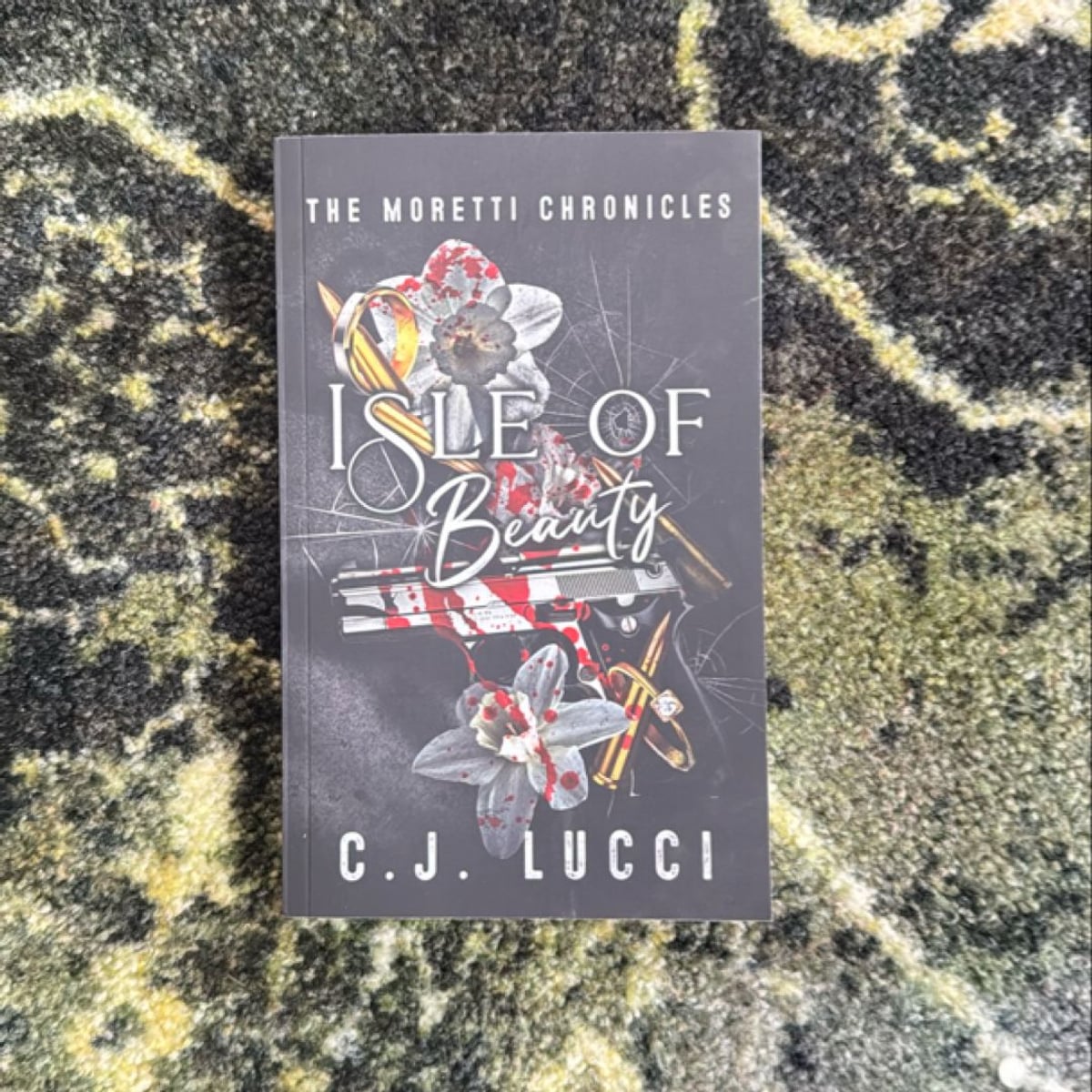 Isle of Beauty by C.J. Lucci , Paperback | Pangobooks