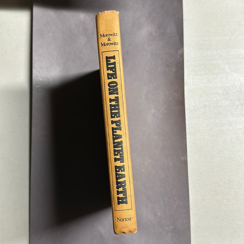 Life on the Planet Earth by Harold J. Morowitz, Hardcover | Pangobooks