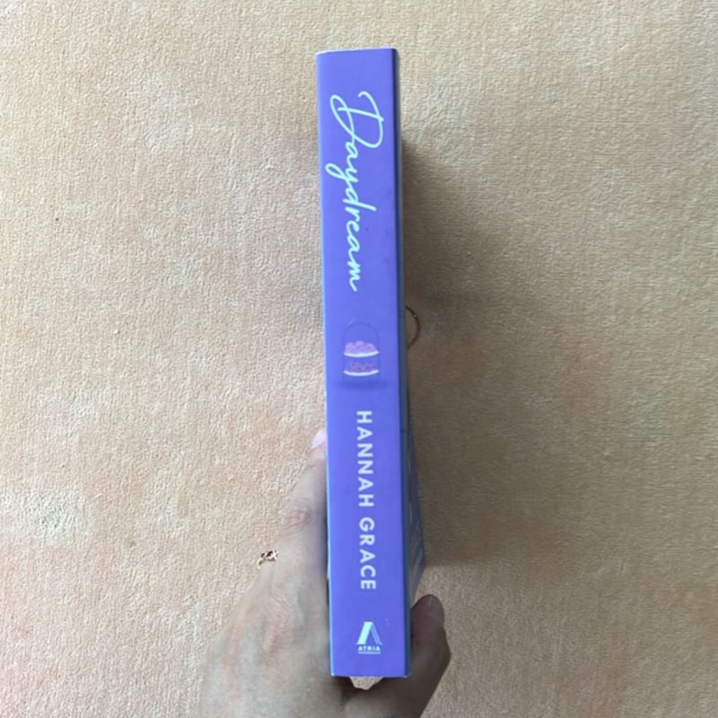 Daydream by Hannah Grace, Paperback | Pangobooks