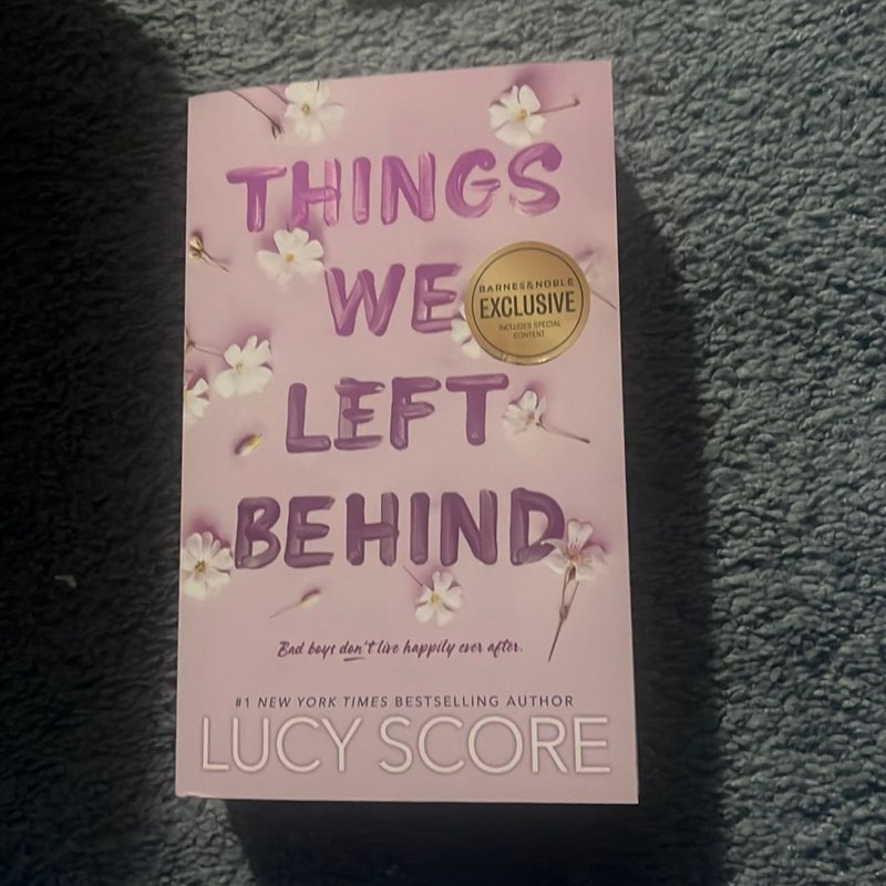 Things We Left Behind by Lucy Score , Paperback | Pangobooks