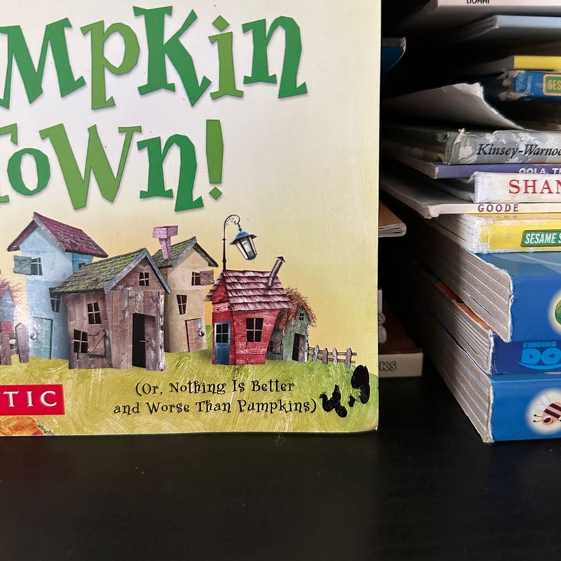 Pumpkin Town! by Katie McKy, Paperback | Pangobooks