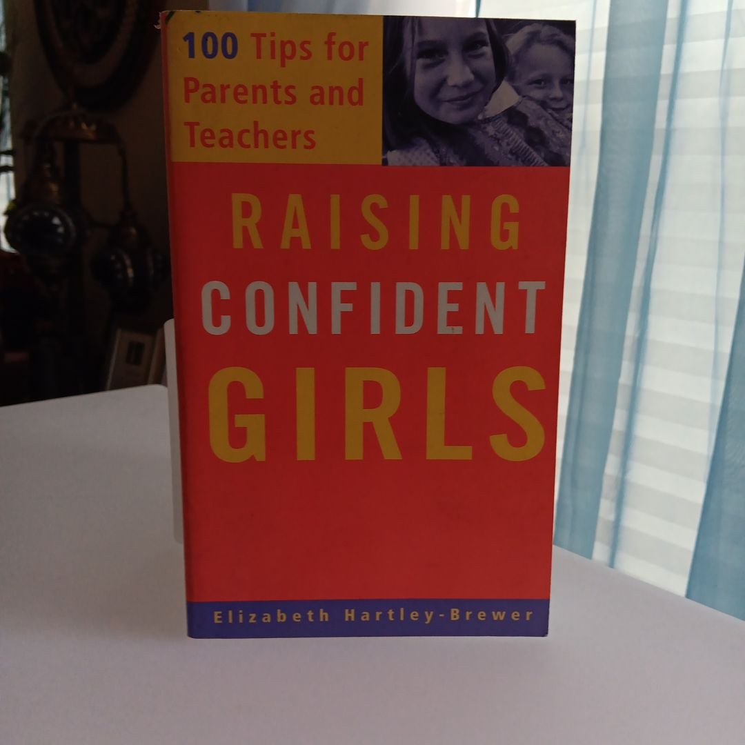 Raising Confident Girls by Elizabeth Hartley-Brewer, Paperback | Pangobooks