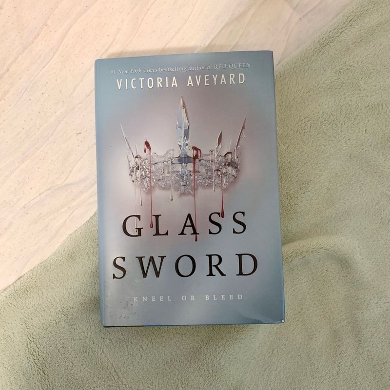 Glass Sword by Victoria Aveyard, Hardcover | Pangobooks