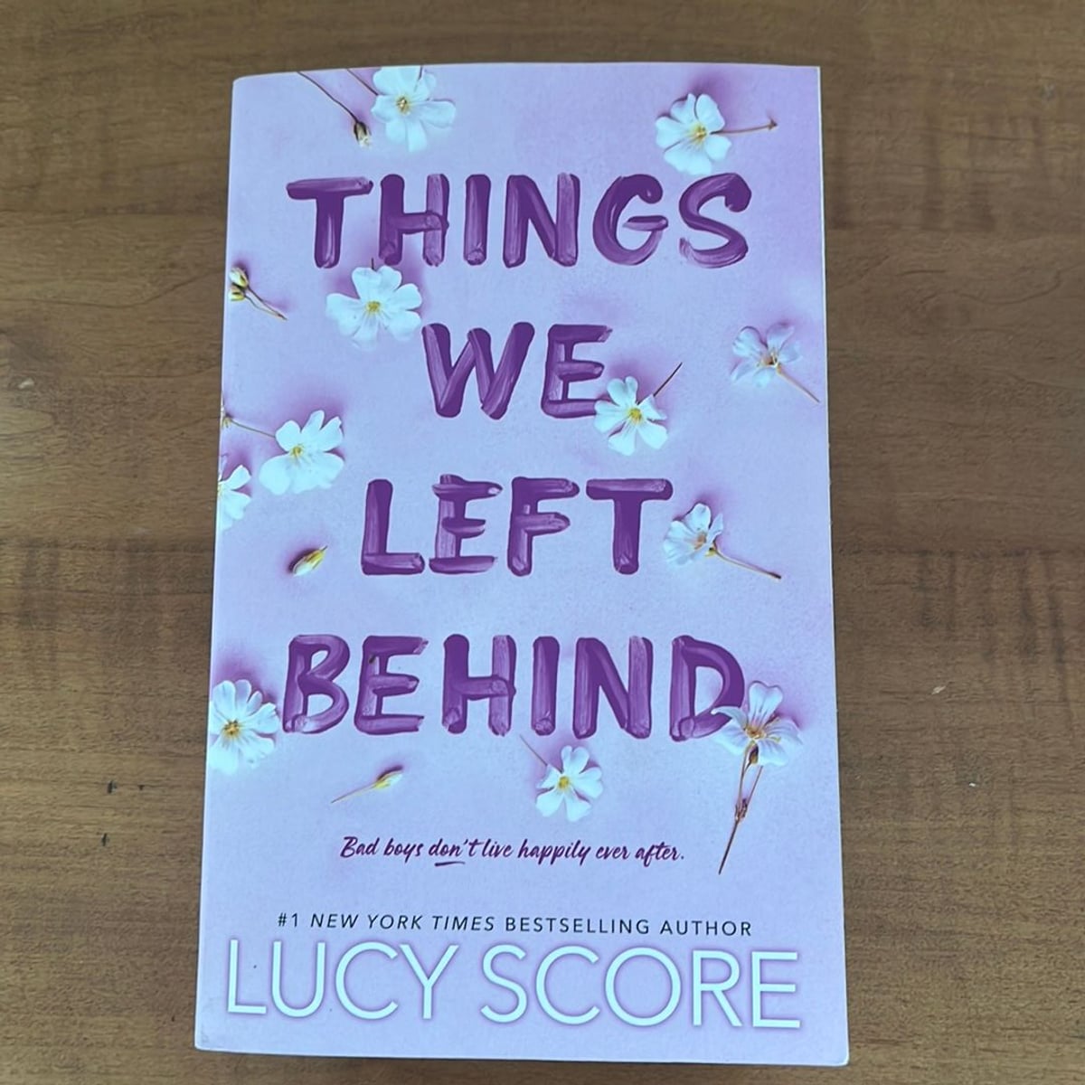 Things We Left Behind by Lucy Score, Paperback | Pangobooks