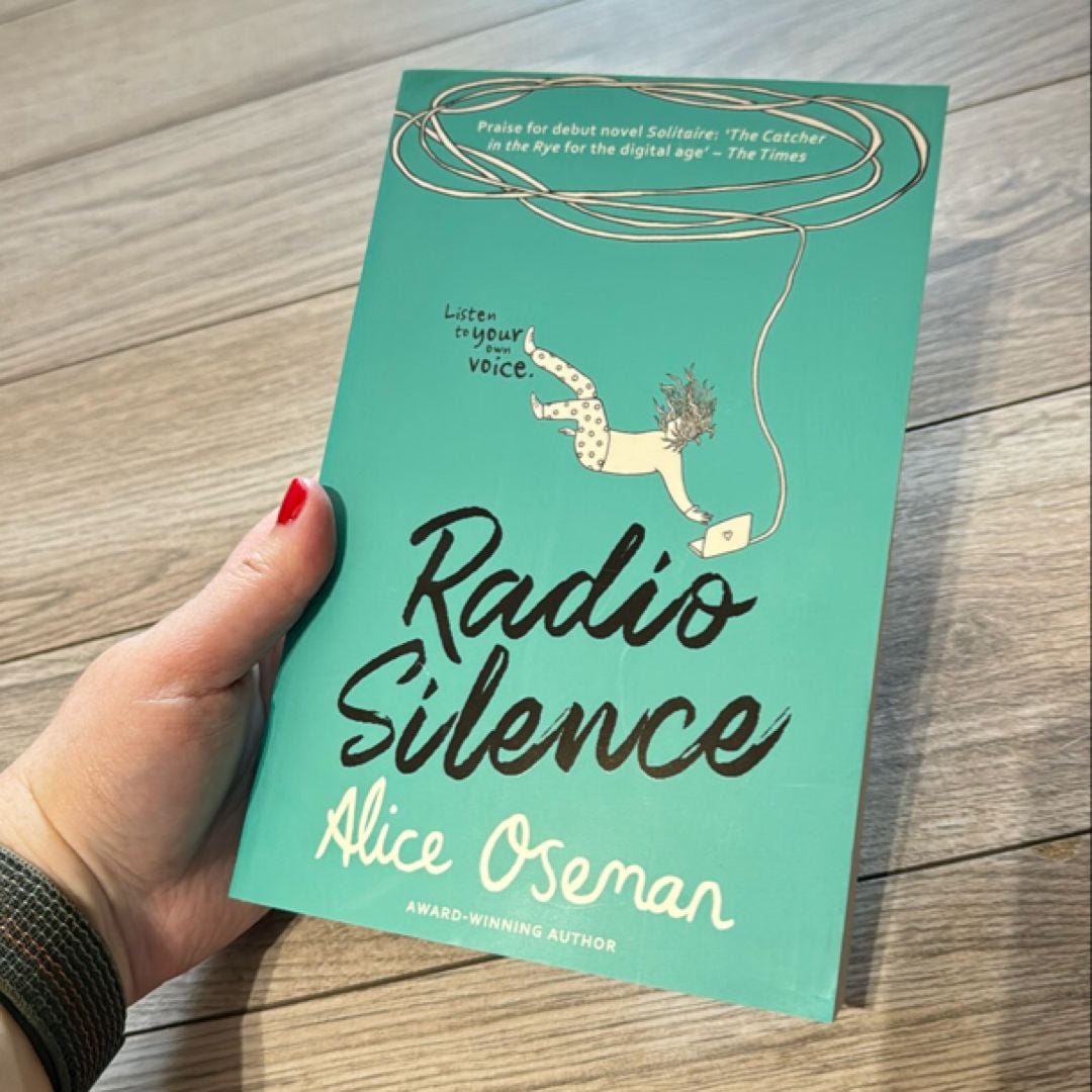 Radio Silence by Alice Oseman, Paperback | Pangobooks