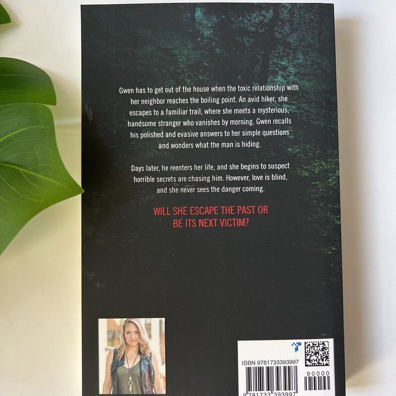 Last Known Location by Eva Mackenzie, Paperback | Pangobooks