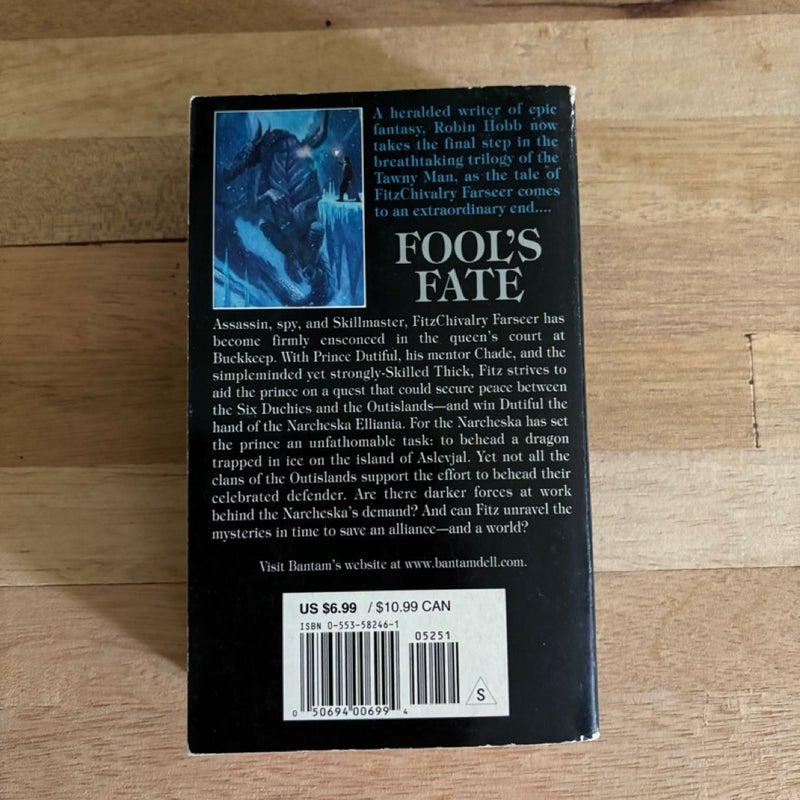 Fool’s Fate by Robin Hobb , Paperback | Pangobooks