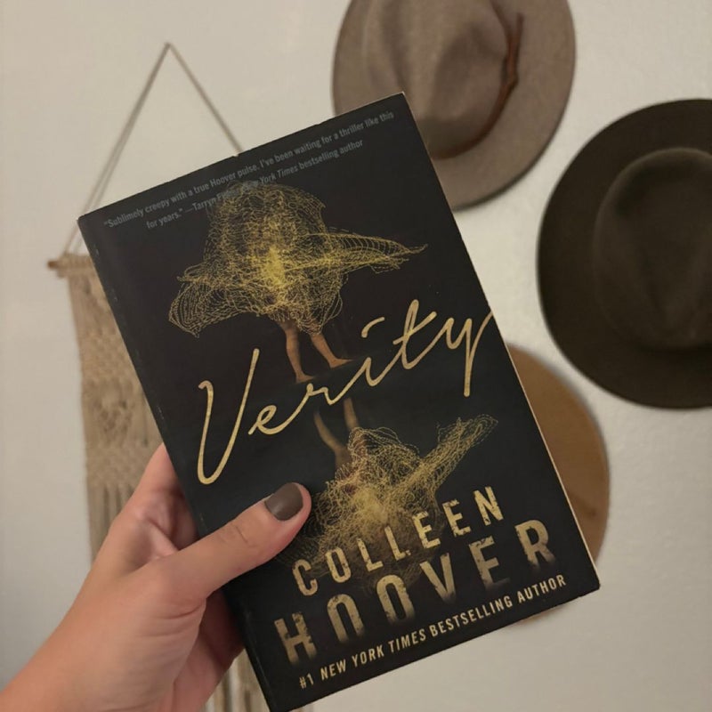 Verity by Colleen Hoover, Paperback | Pangobooks