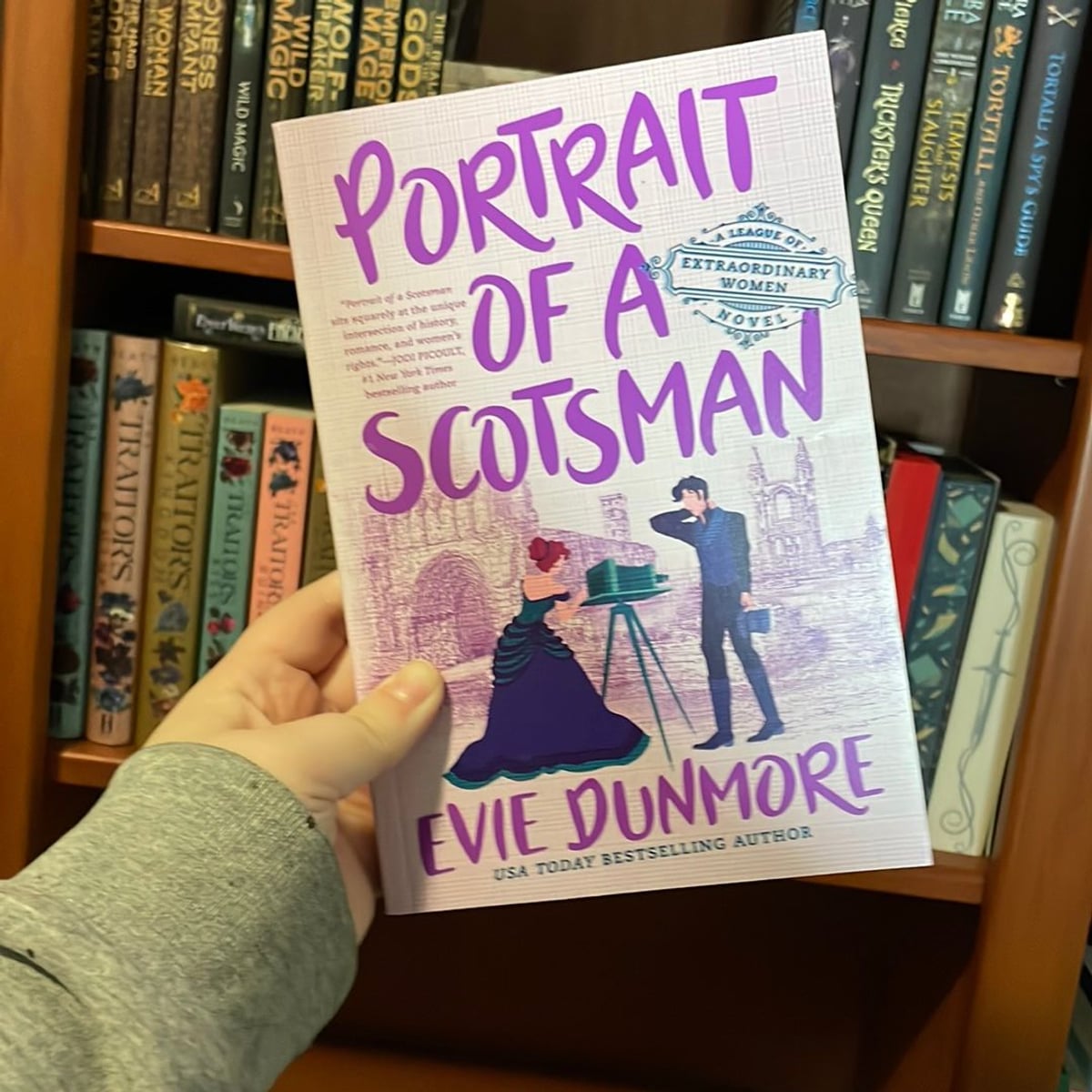 Portrait of a Scotsman by Evie Dunmore, Paperback | Pangobooks