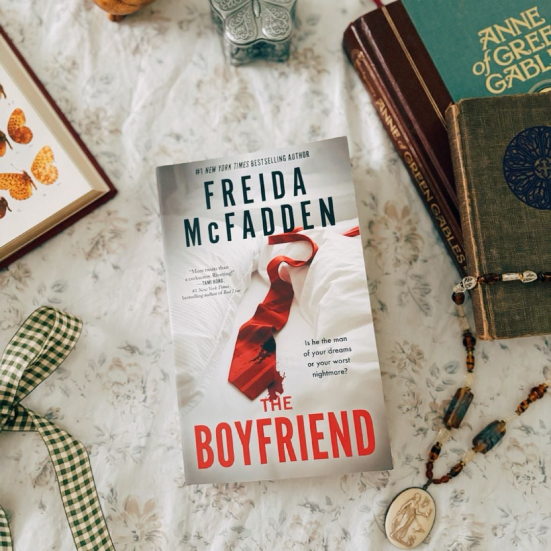 The Boyfriend by Freida McFadden, Paperback | Pangobooks