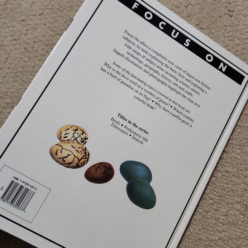 Focus On: Birds by Anita Ganeri, Hardcover | Pangobooks