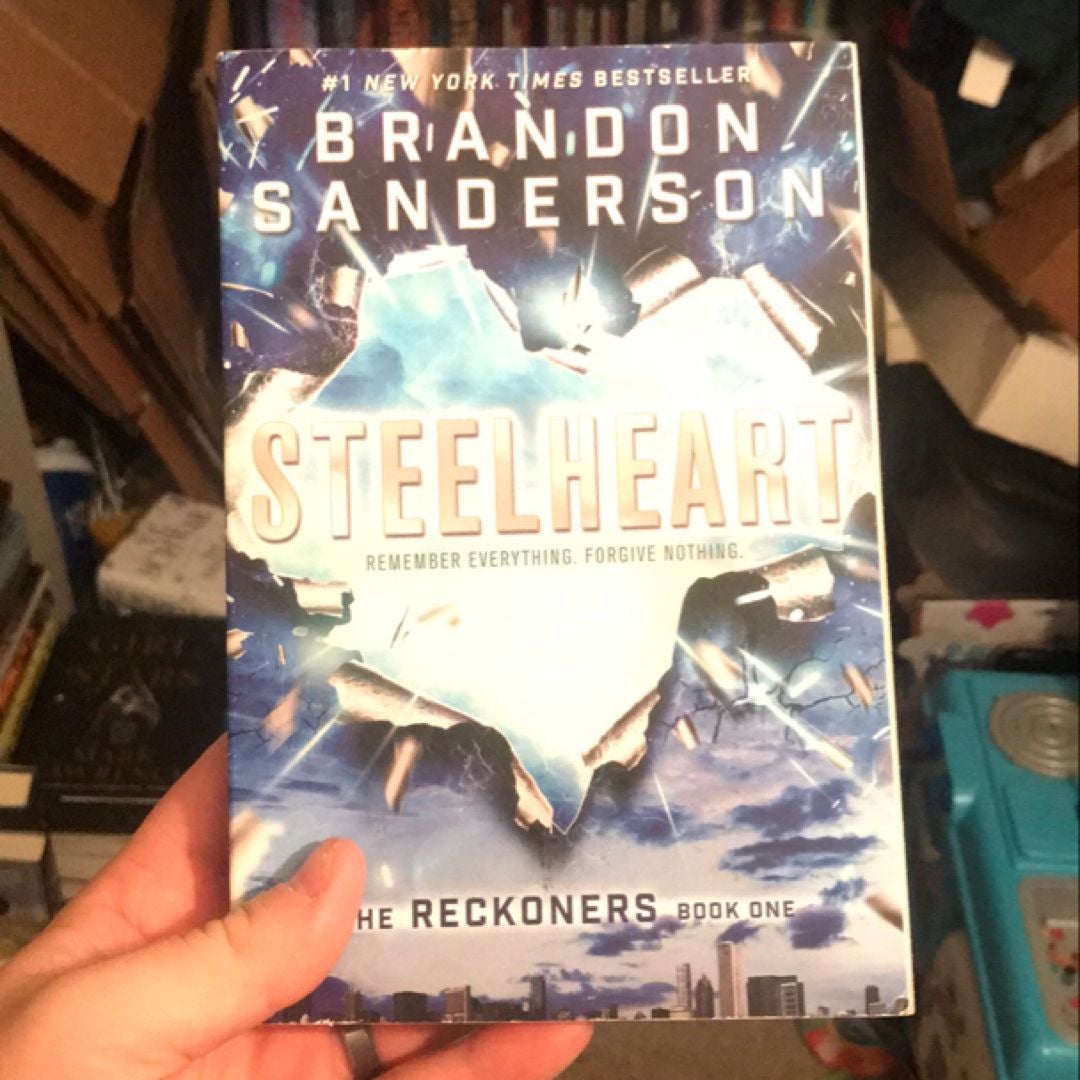 Steelheart by Brandon Sanderson, Paperback | Pangobooks