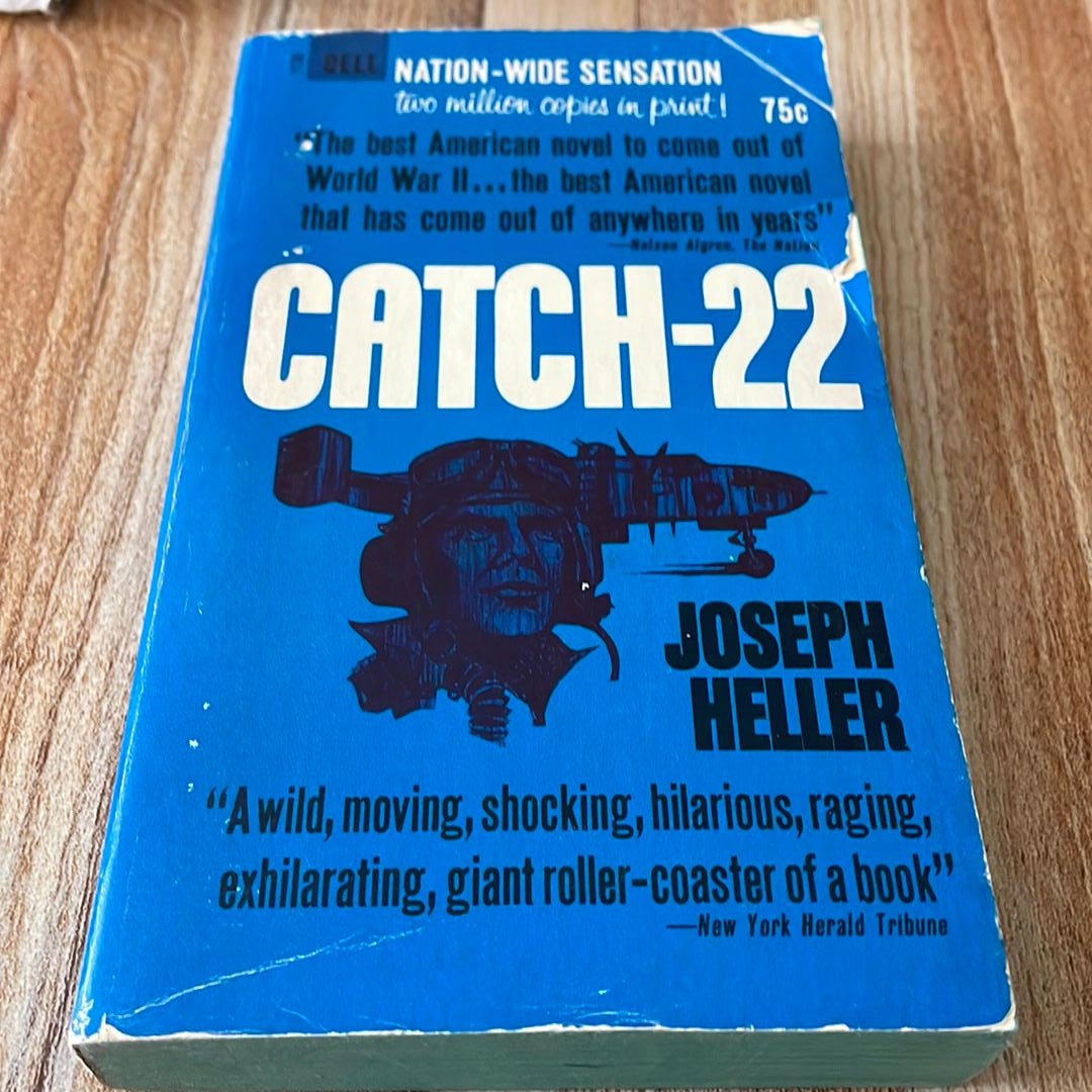 Catch-22 by Joseph Heller, Paperback | Pangobooks