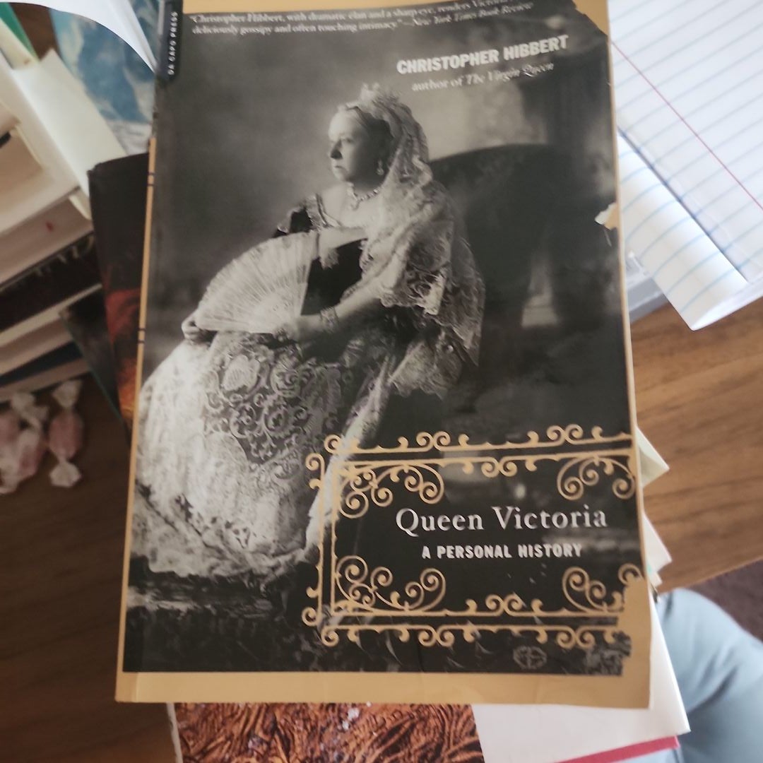 Queen Victoria by Christopher Hibbert, Paperback | Pangobooks