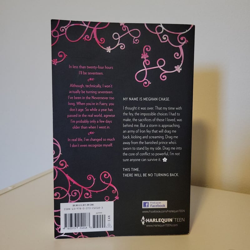 The Iron Queen by Julie Kagawa, Paperback | Pangobooks