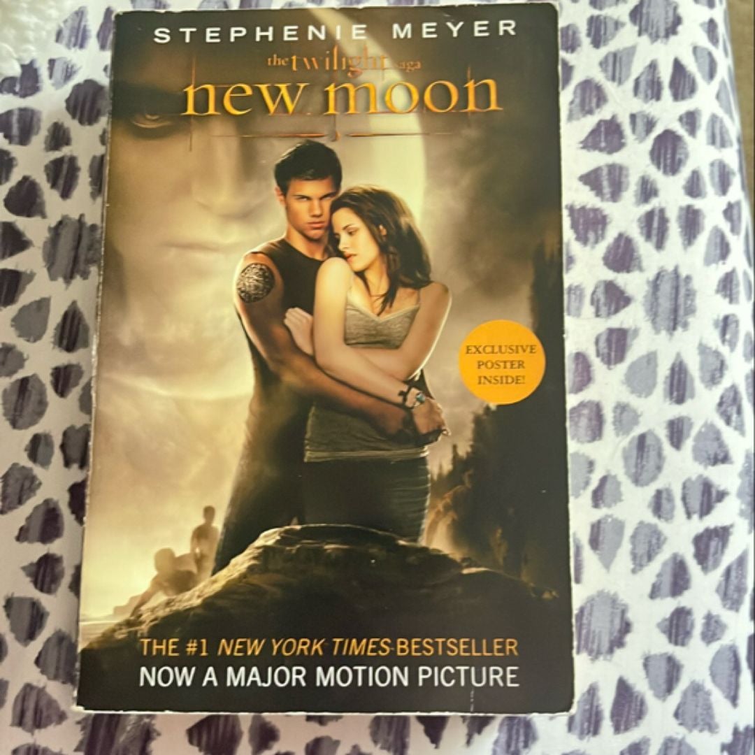 The Twilight Saga New Moon by Stephanie Meyer, Paperback | Pangobooks
